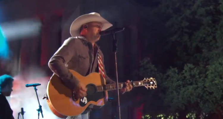Jason Aldean Returns To Cmt Months After Popular Song Banned